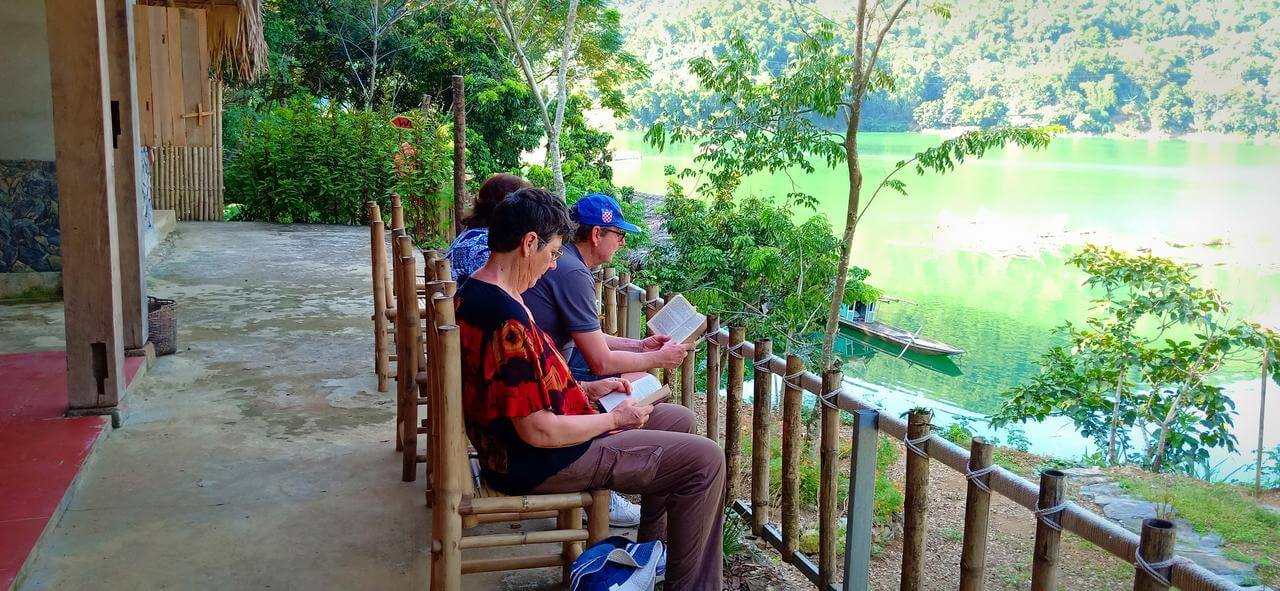 Lake View Homestay - Lưng tựa núi, mặt hướng hồ đẹp ở Hòa Bình