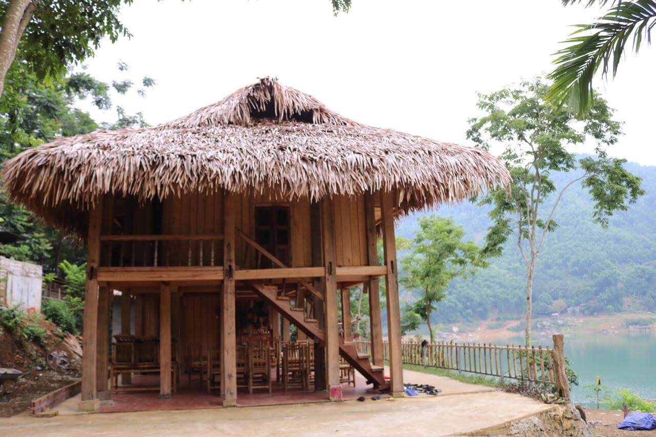 Lake View Homestay - Lưng tựa núi, mặt hướng hồ đẹp ở Hòa Bình