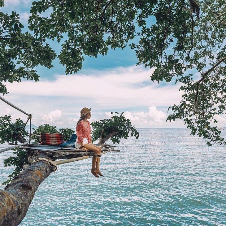 Tew Lay Bar - Quán bar trên cây giữa biển có thế siêu độc đáo, siêu đẹp