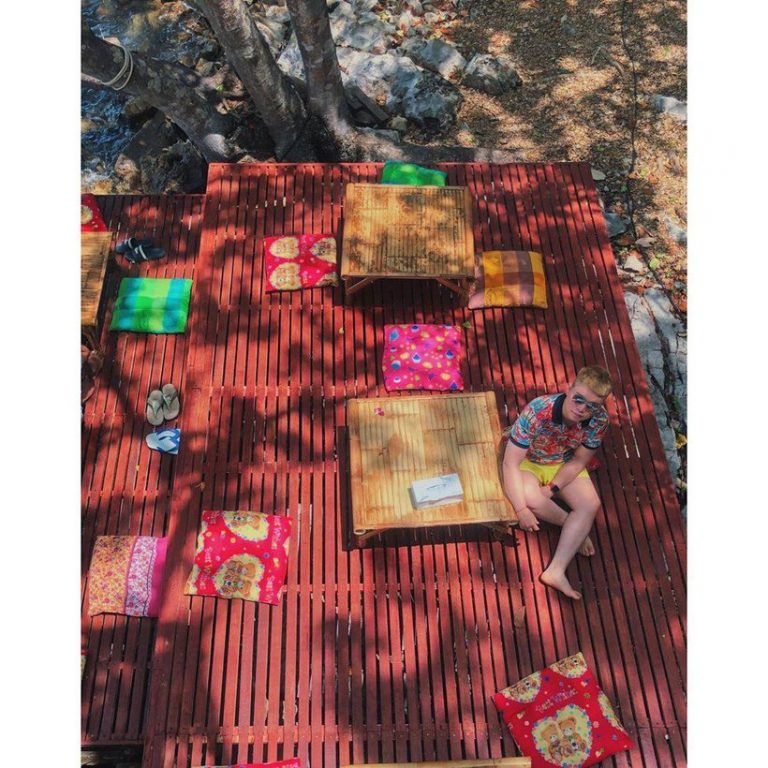 Tew Lay Bar - Quán bar trên cây giữa biển có thế siêu độc đáo, siêu đẹp