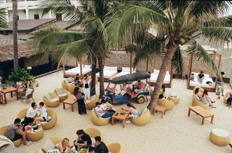 Chameleon Beach bar: Chill hết nấc trong không gian biển đẹp Phan Thiết