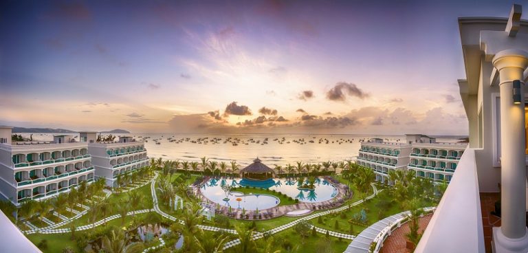 The Sailing Bay Beach Resort: Khu nghỉ 4 sao view biển Mũi Né đẹp