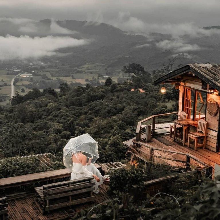 Magic Mountain: Tiệm cà phê có view cảnh đồi núi đẹp như tiên giới