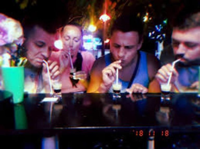 Top 20 Beer Club, Rooftop, bar Mũi Né Phan Thiết ven biển đáng để “chill”