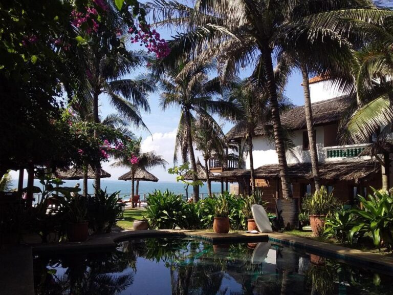 Full Moon Beach Resort - Khu nghỉ dưỡng yên bình sát biển