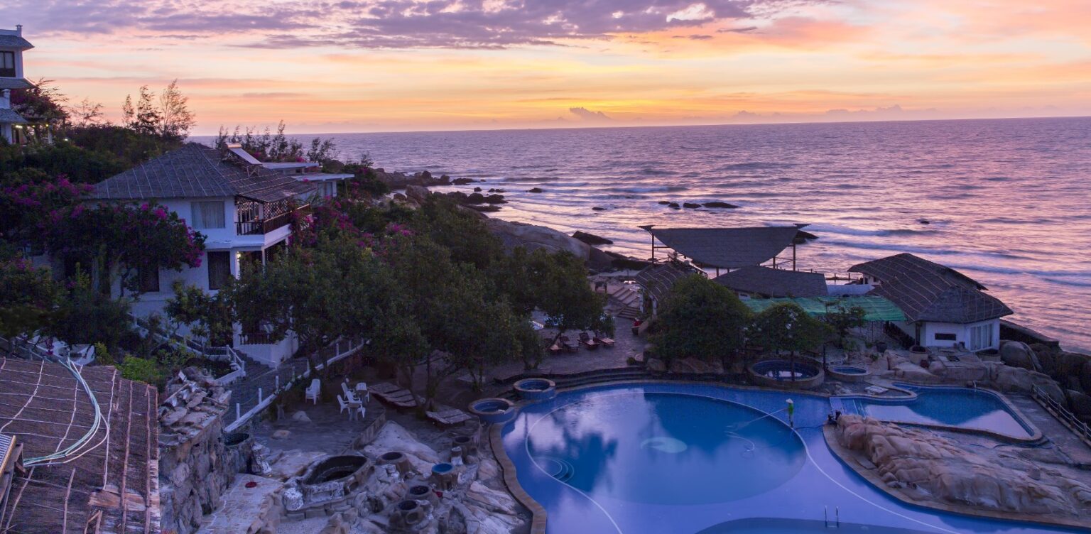 Rock Water Bay Resort Bình Thuận - Review chi tiết từ A - Z