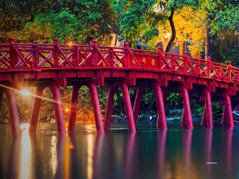 Khám phá cầu Thê Húc - “Nơi lưu lại ánh sáng” của Thủ đô