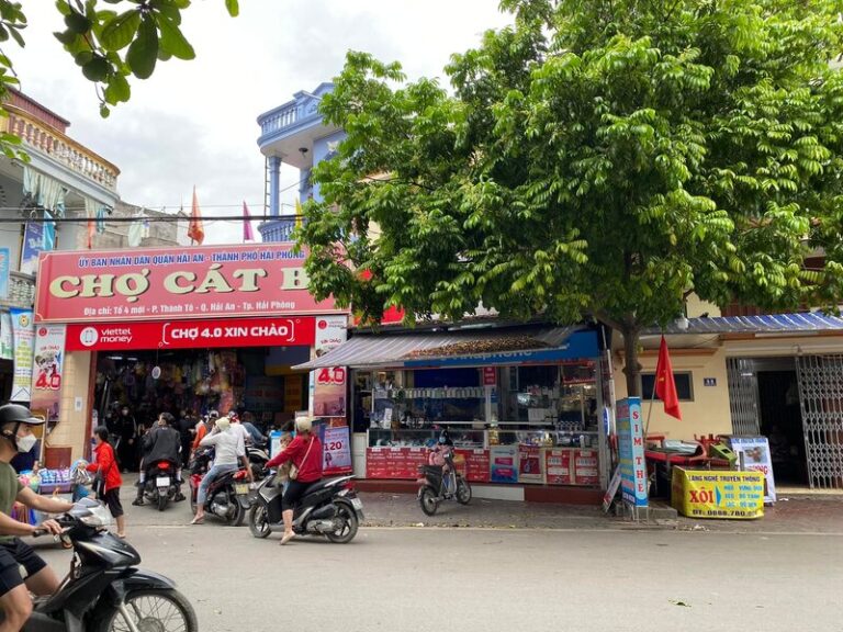 Khám phá thiên đường ăn vặt Chợ Cát Bi Hải Phòng