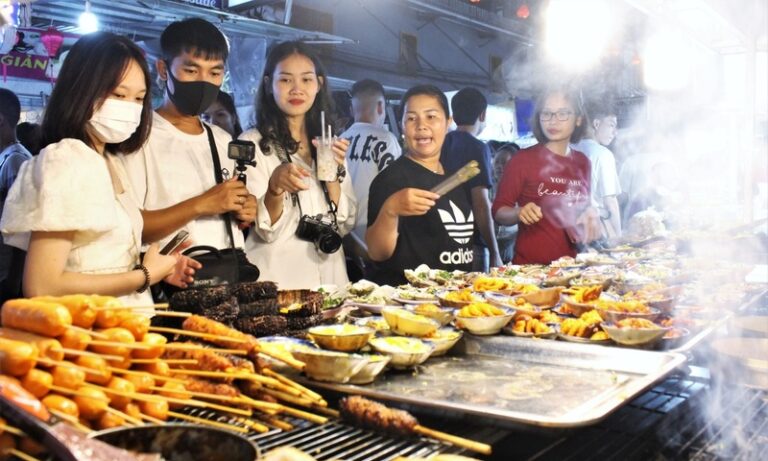 Khám phá thiên đường ăn vặt Chợ Cát Bi Hải Phòng